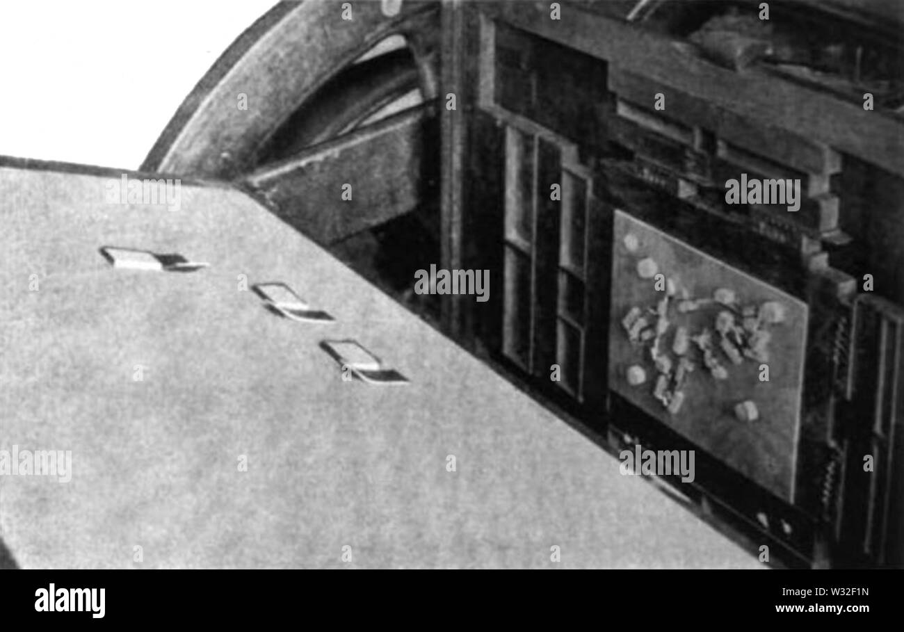 Steel-rule die in press Stock Photo - Alamy