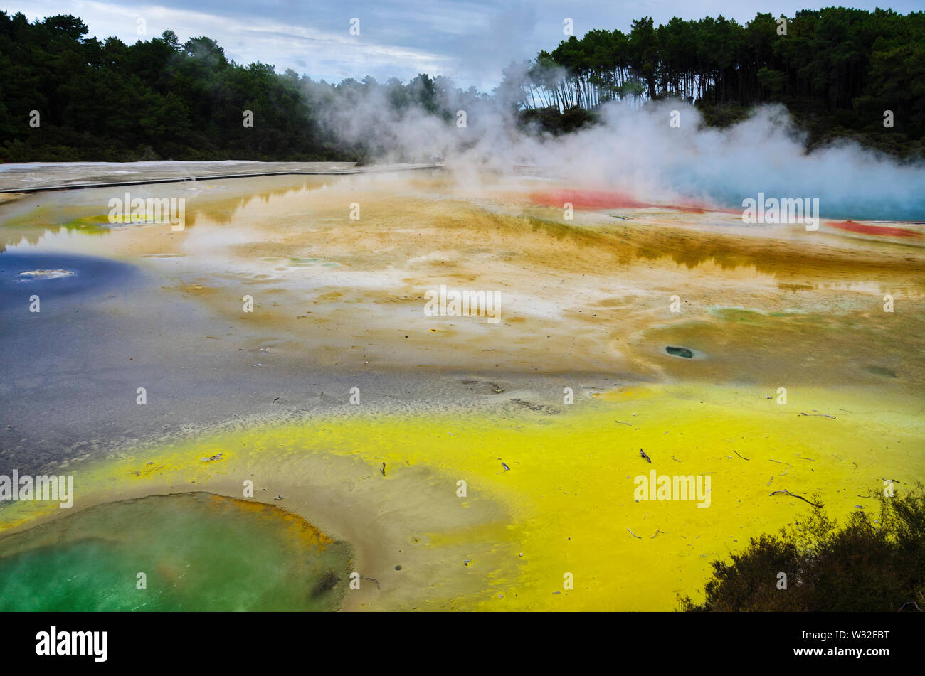 geothermal champagne pool in rotorua Stock Photo - Alamy
