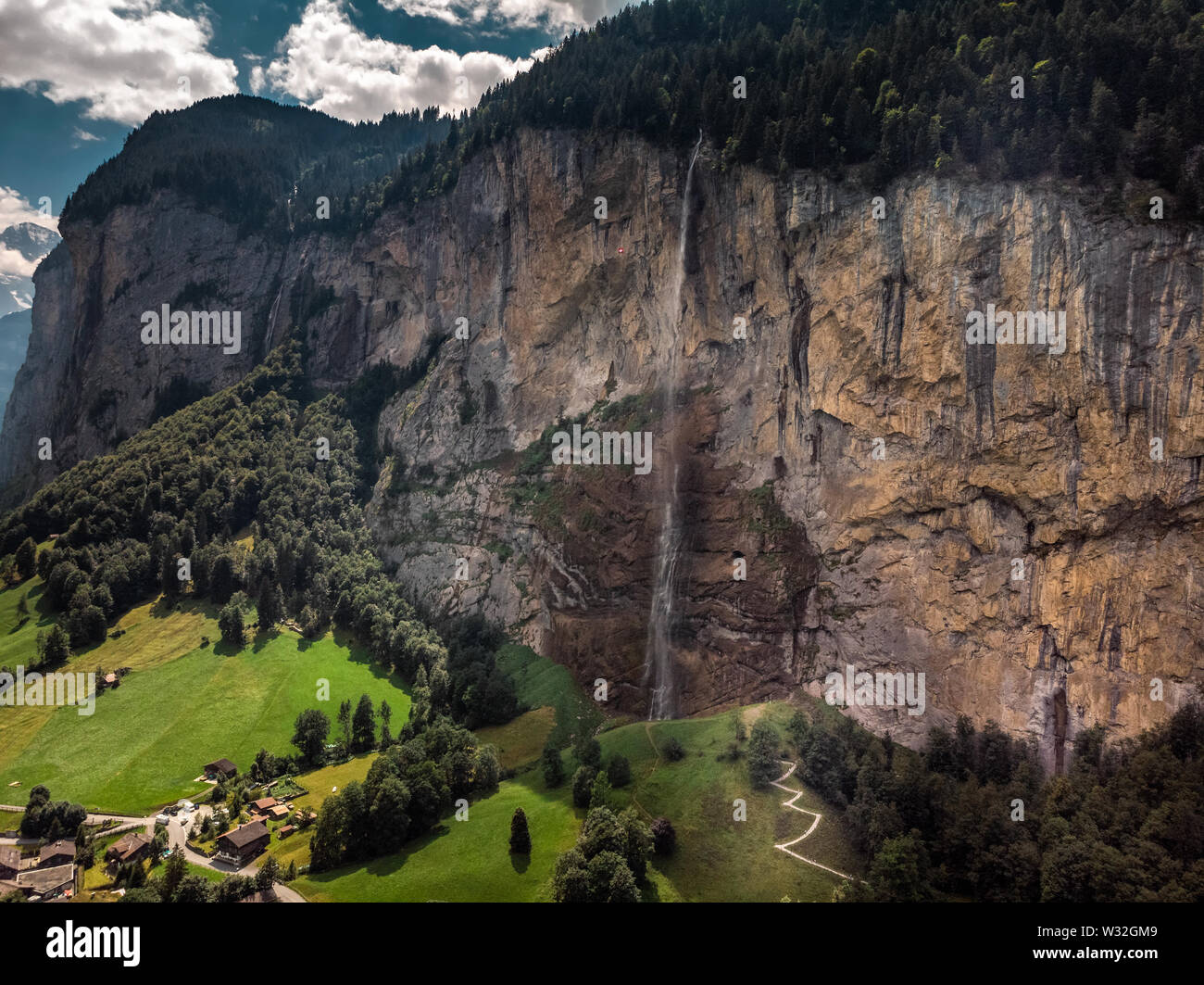 Beautiful Staubbachfall waterfall flowing down the picturesque ...