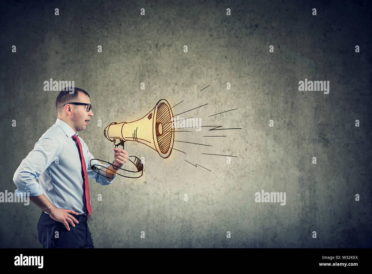 business man screaming into a megaphone making an announcement Stock ...
