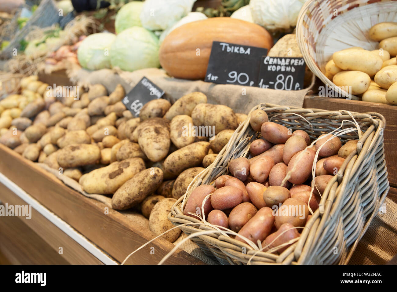 Potatos and another vegetables on farmer's market Stock Photo - Alamy