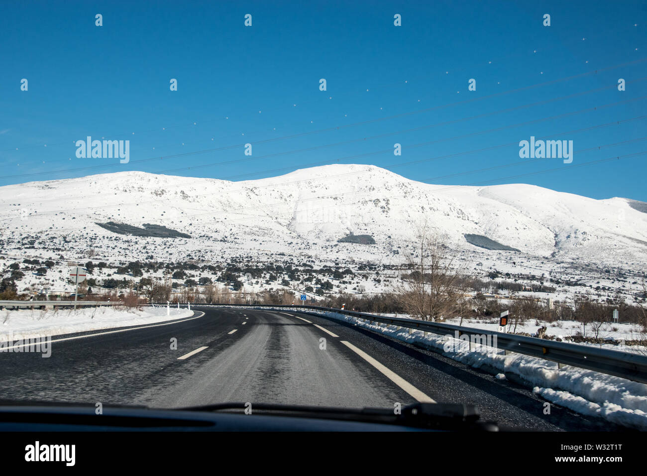 Highway near snowy mountains hi-res stock photography and images - Alamy