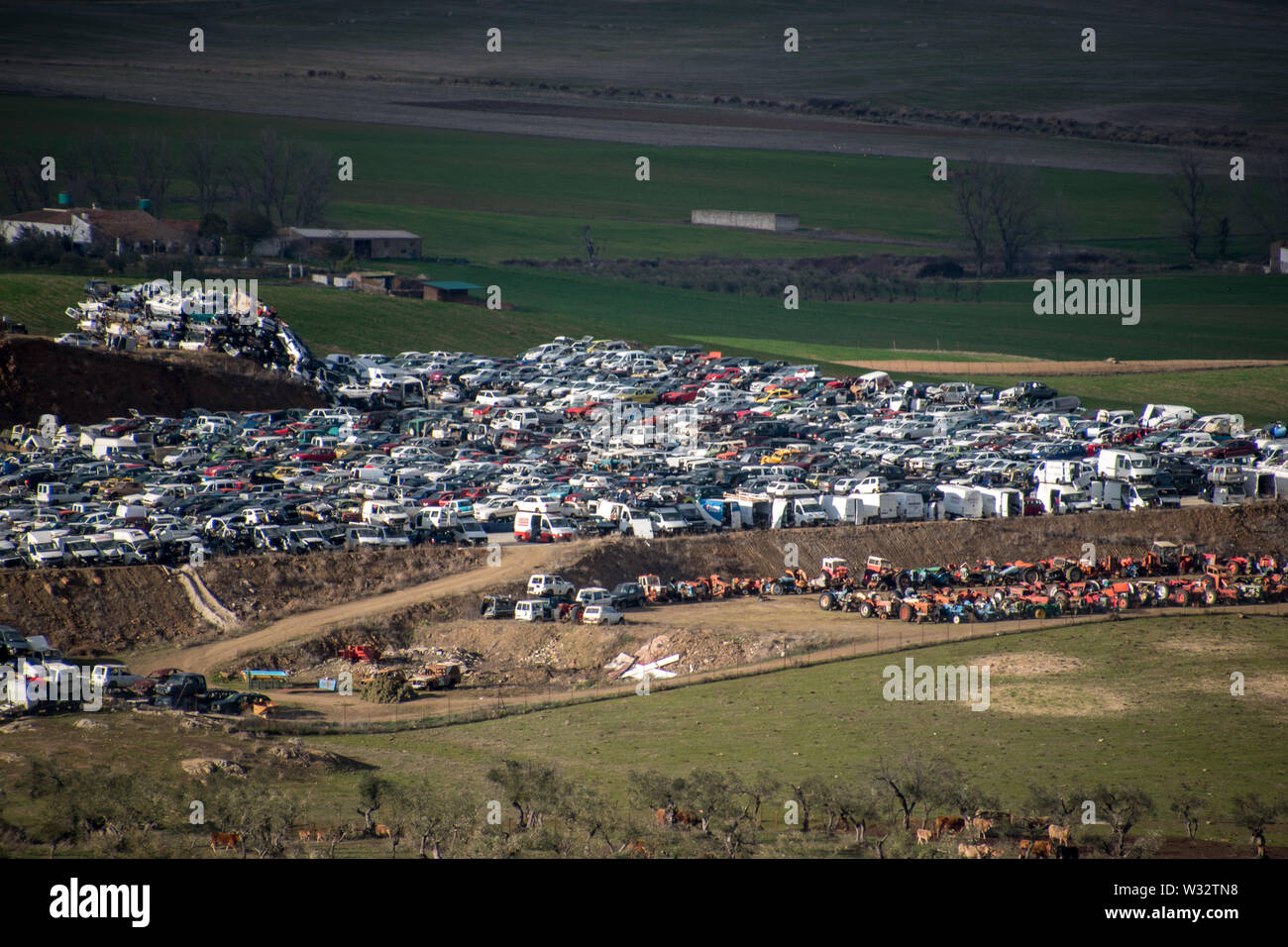 Auto salvage yard hi-res stock photography and images - Alamy