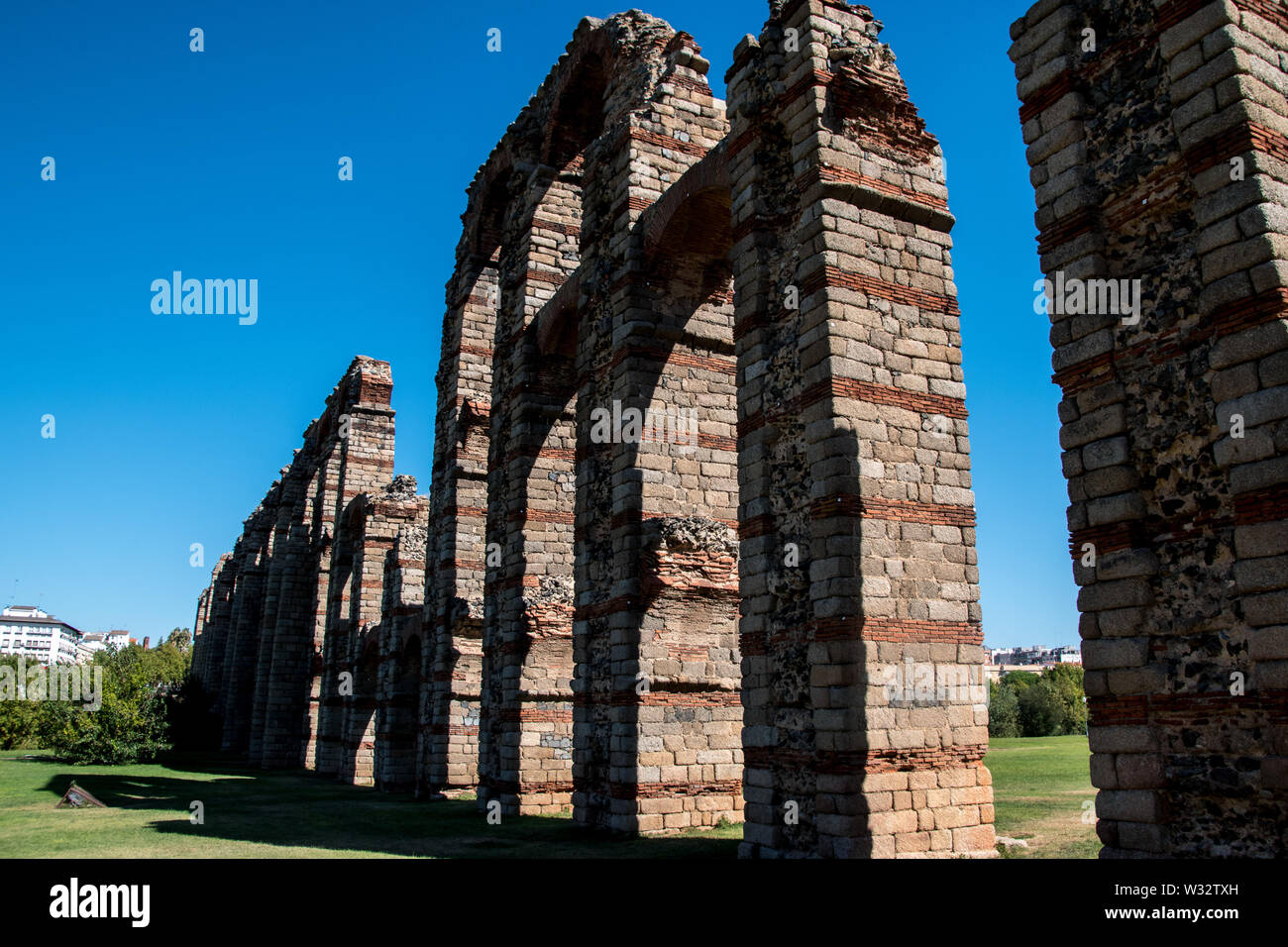 Acueducto de merida hi-res stock photography and images - Alamy