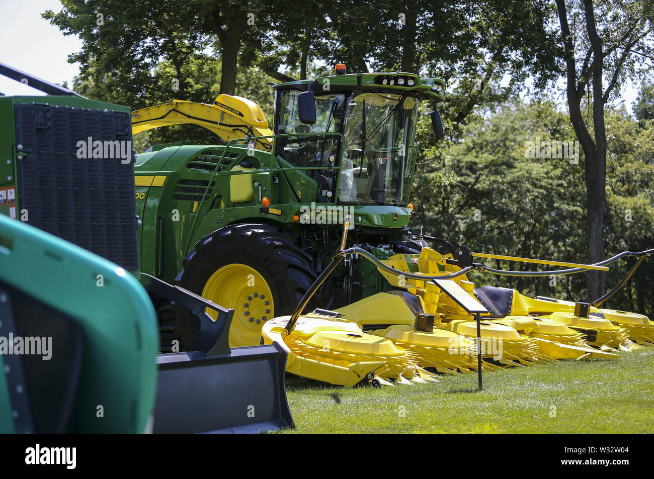 Silvis, Iowa, USA. 10th July, 2019. A John Deere 9900 Self-Propelled ...