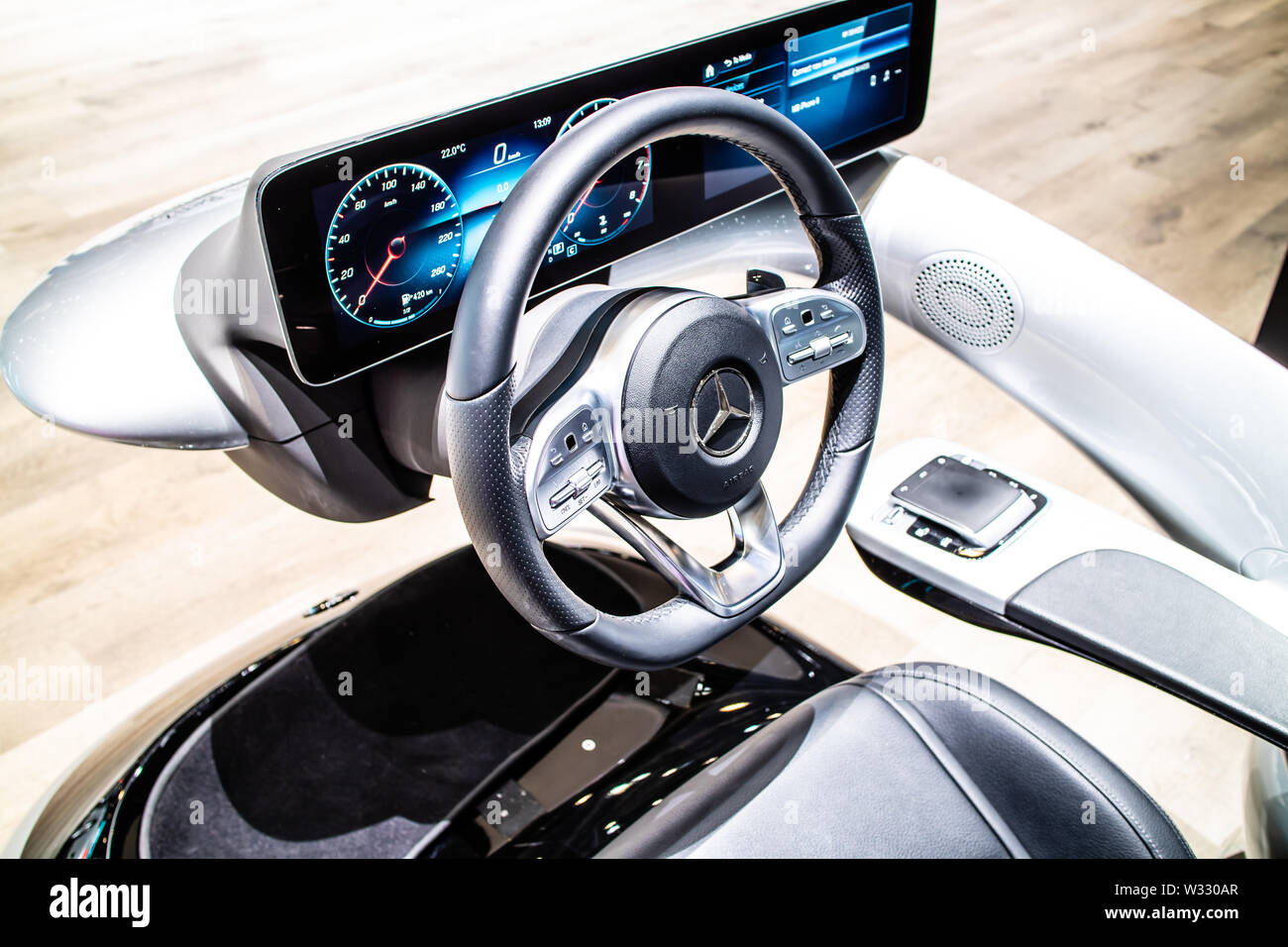 Mercedes benz user experience hi-res stock photography and images - Alamy