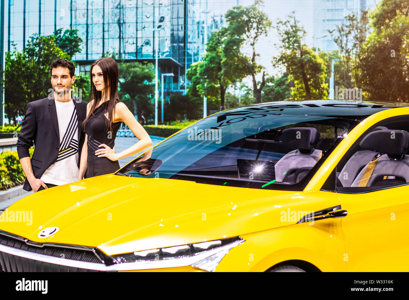 Car show hostess hi-res stock photography and images - Alamy