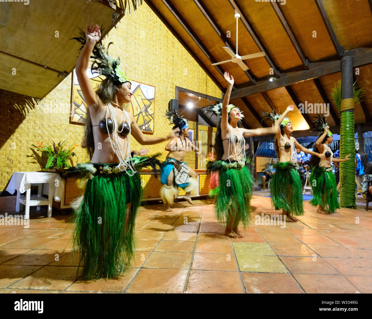 Cook islands dancer hi-res stock photography and images - Alamy