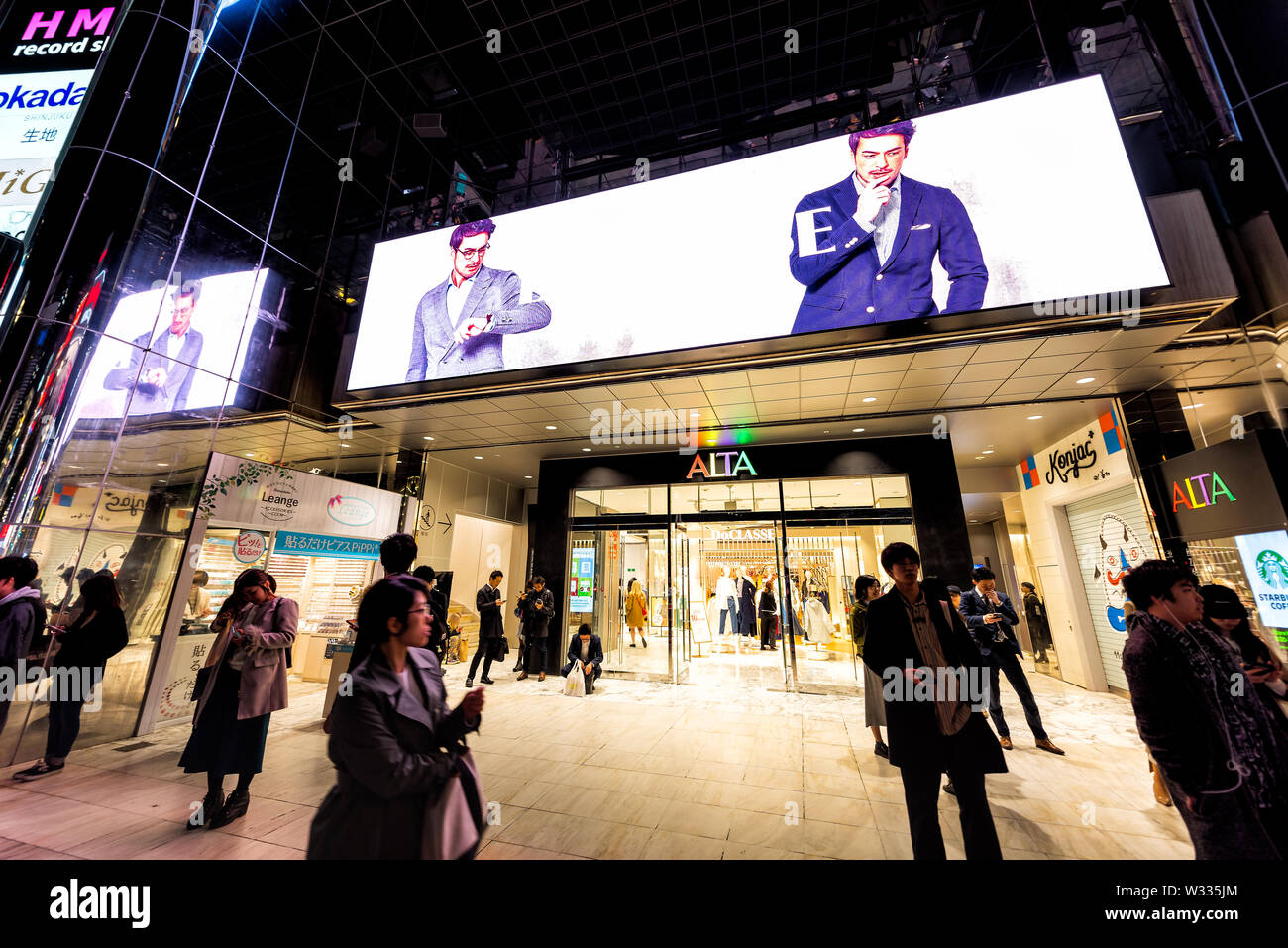 Screen studio alta shinjuku tokyo hi-res stock photography and images ...