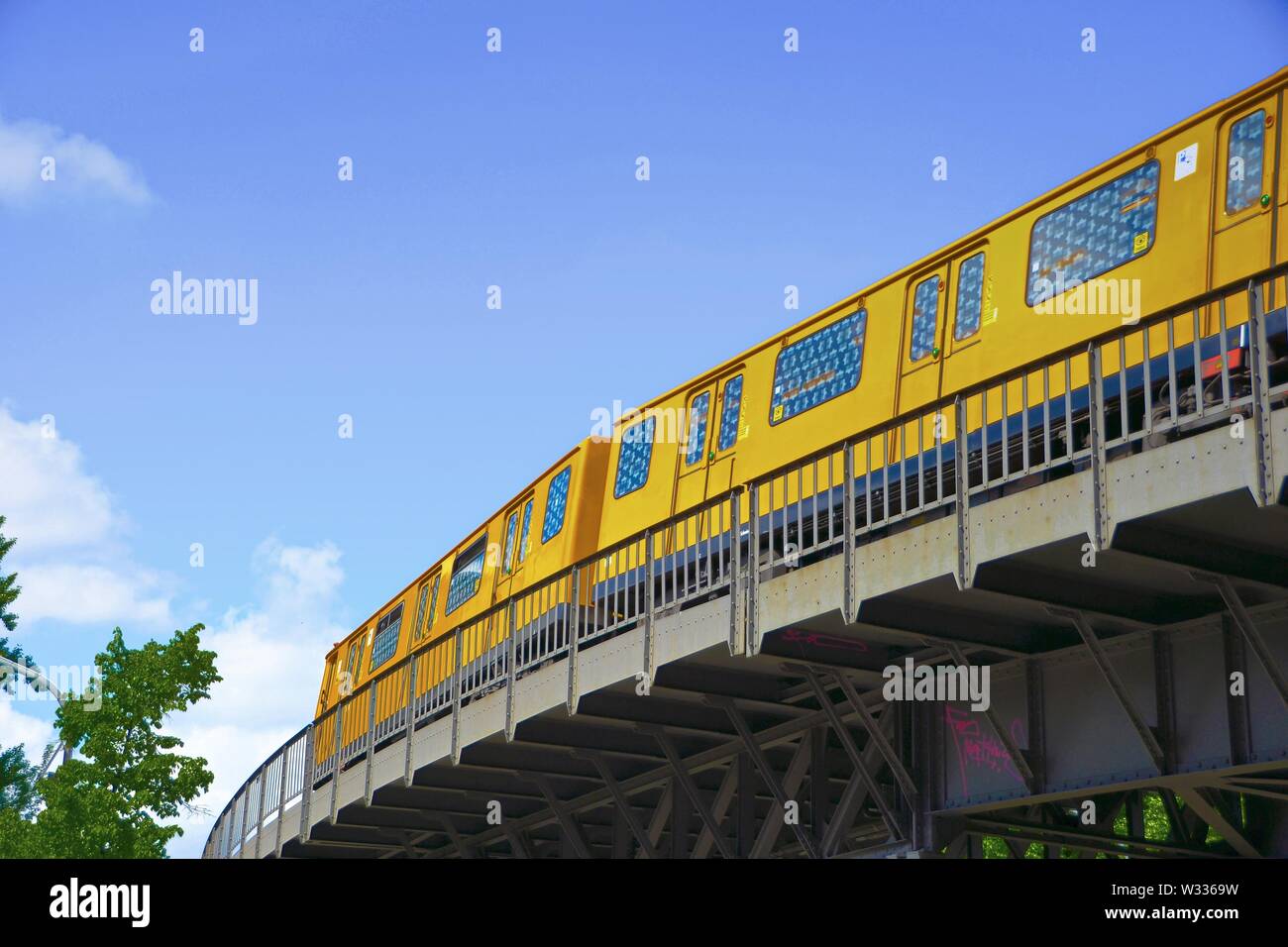 Rail bridge in berlin hi-res stock photography and images - Alamy