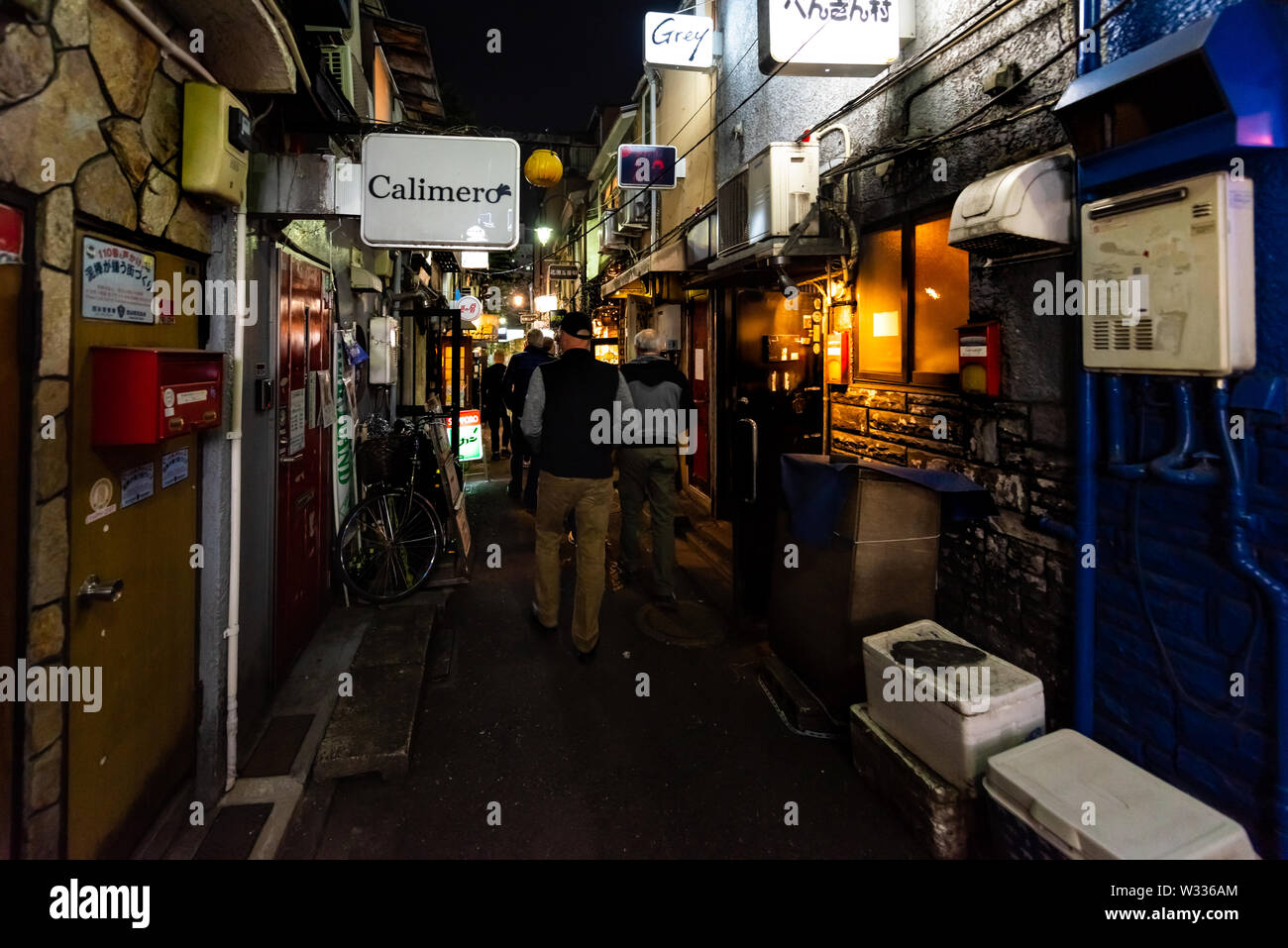Bar in golden gai shinjuku hi-res stock photography and images - Alamy