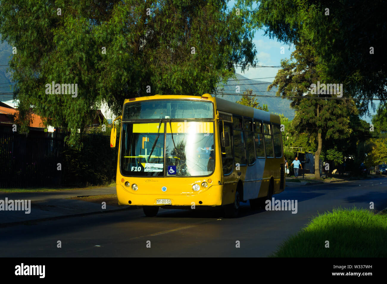 Santiago chile yellow bus hi-res stock photography and images - Alamy