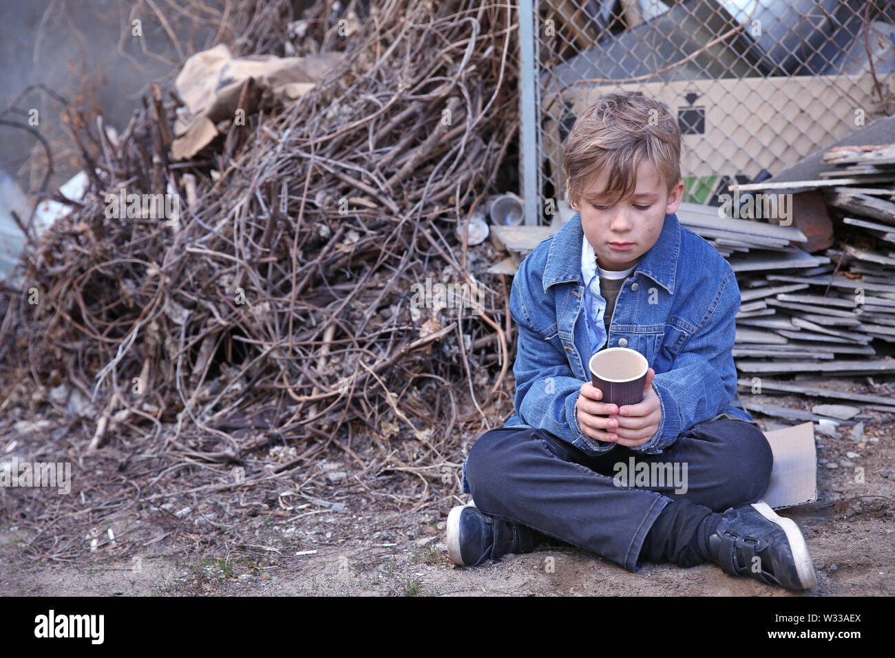 Homeless people cup hi-res stock photography and images - Alamy