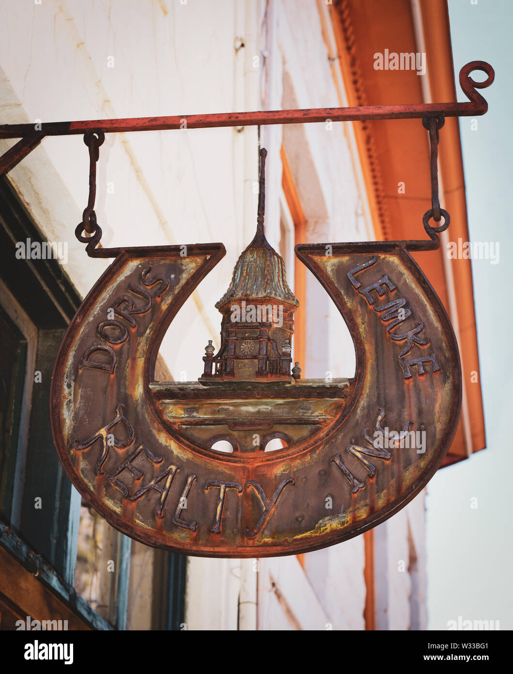 Overhead hanging sign hi-res stock photography and images - Alamy