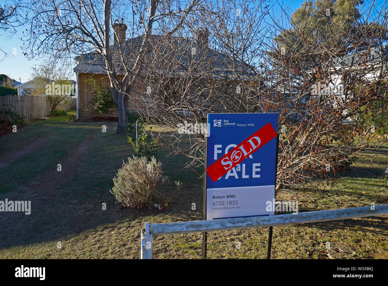 New house sold sign australia hi-res stock photography and images - Alamy