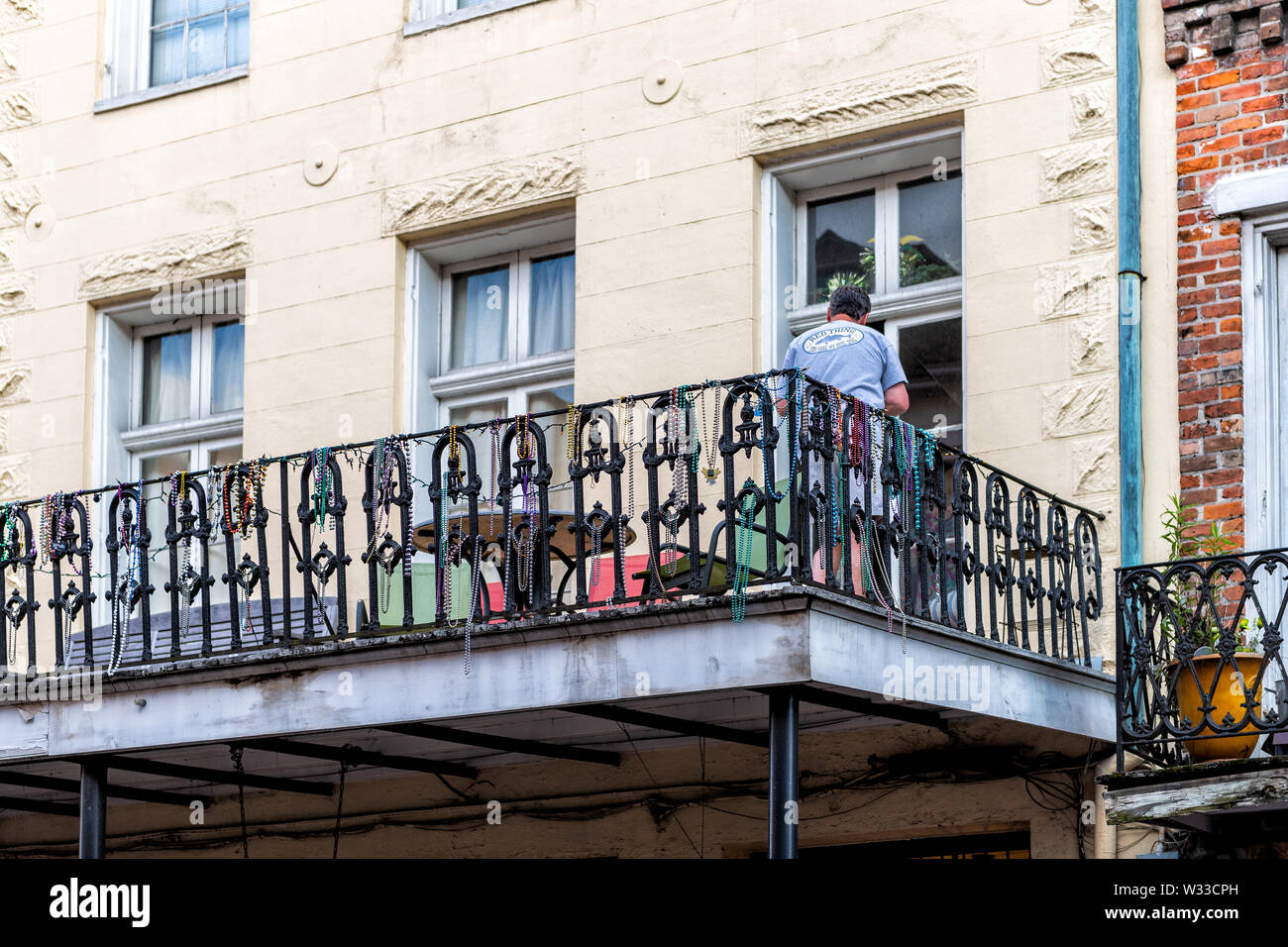 People balcony party hi-res stock photography and images - Alamy