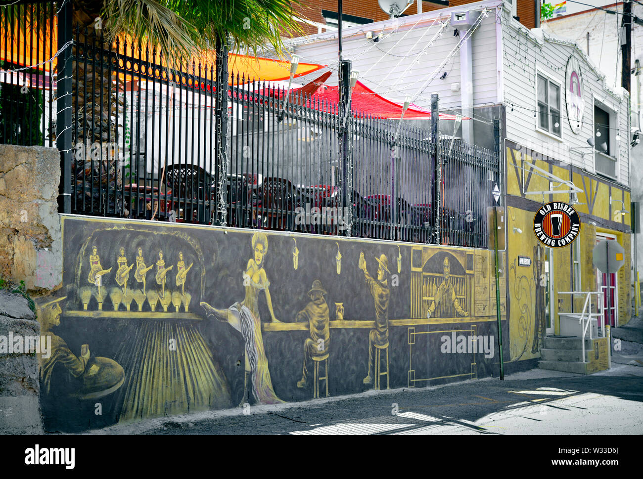 Old west saloon hi-res stock photography and images - Alamy