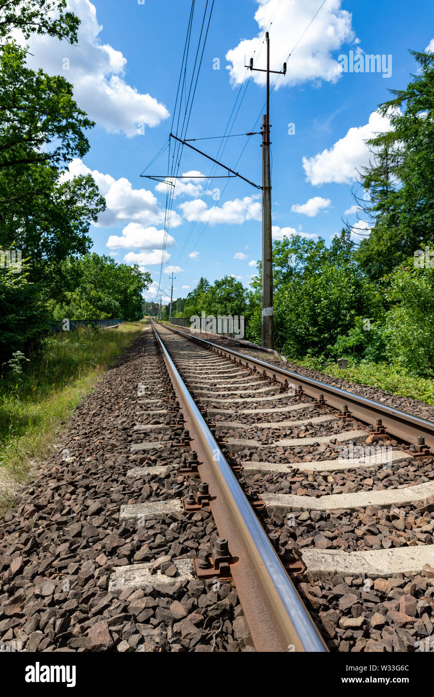 Railroad tracks in a wooded area hi-res stock photography and images ...