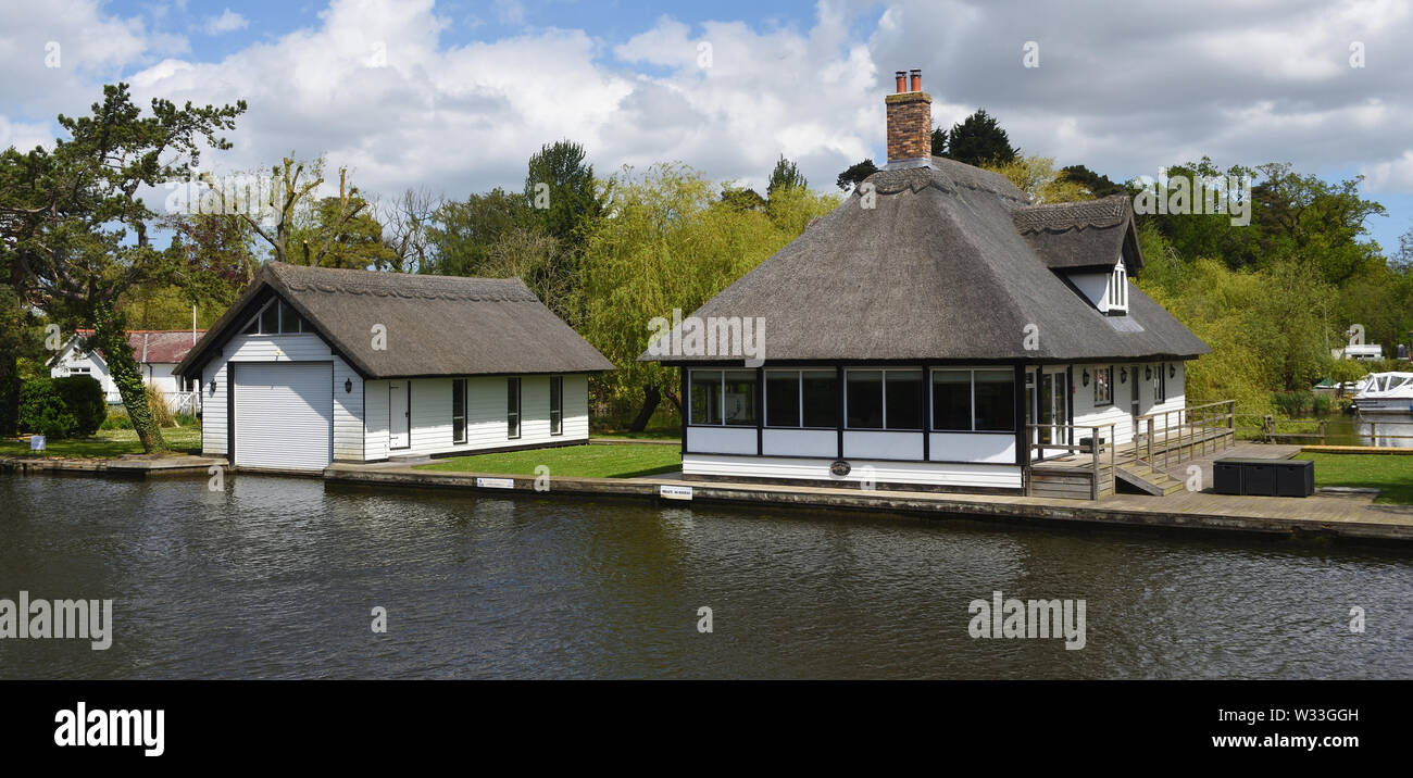 English boathouse hi-res stock photography and images - Alamy