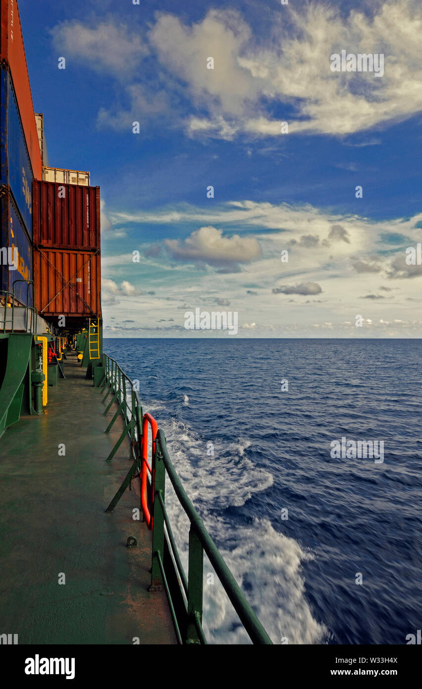 Cargo hatch covers hi-res stock photography and images - Alamy