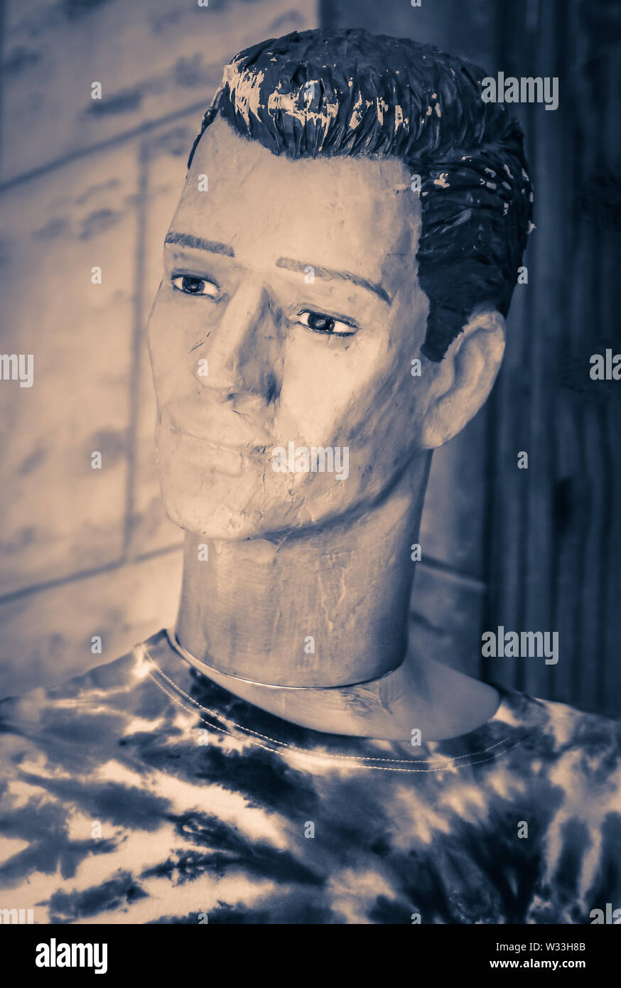 Male mannequin broken face hi-res stock photography and images - Alamy