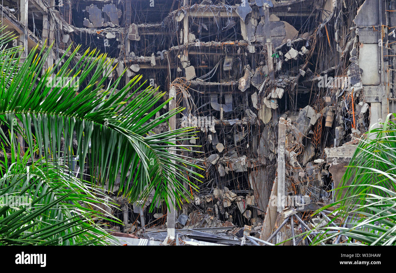 Destroyed shopping mall hi-res stock photography and images - Alamy