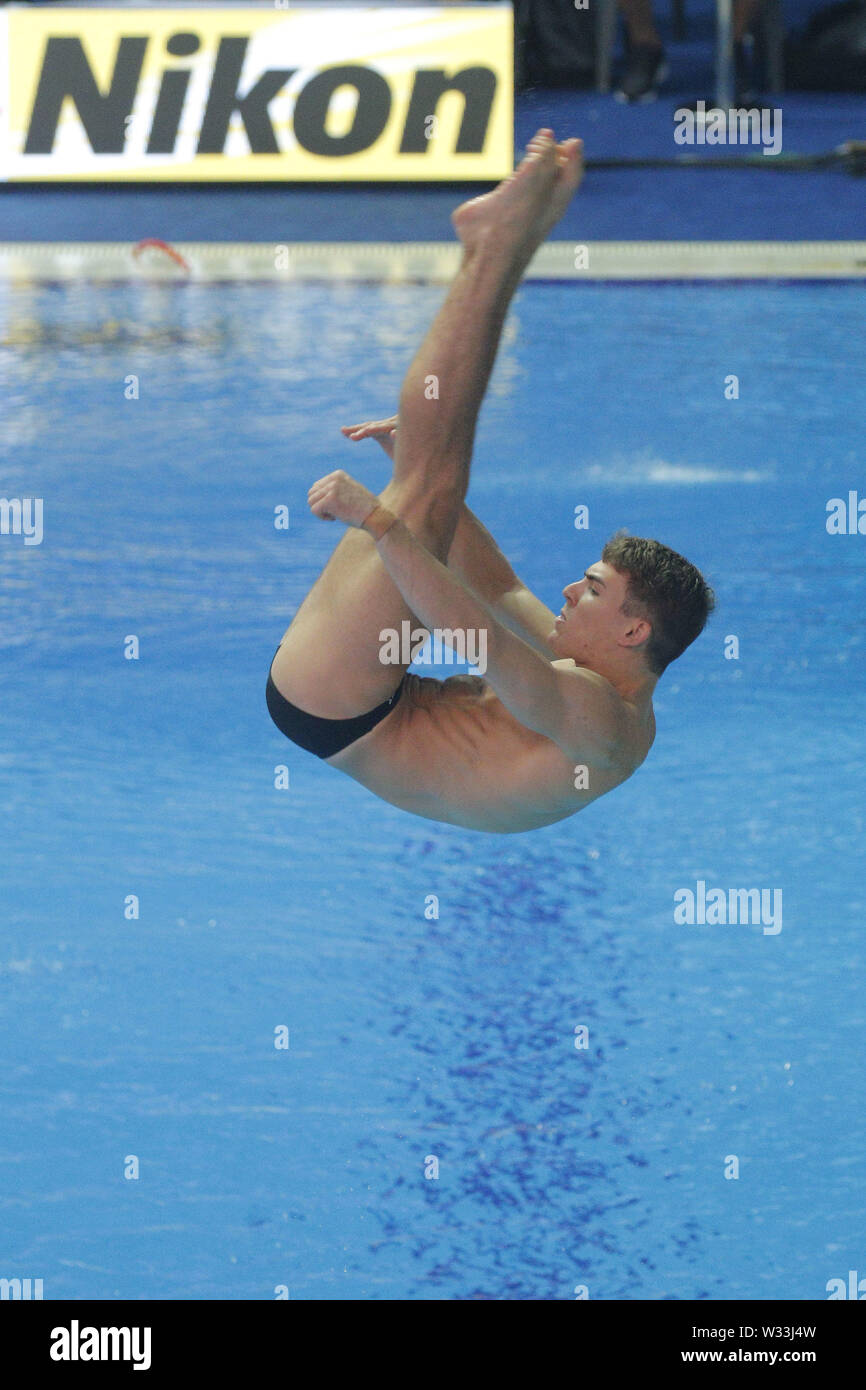 Mens 1m springboard preliminary hi-res stock photography and images - Alamy