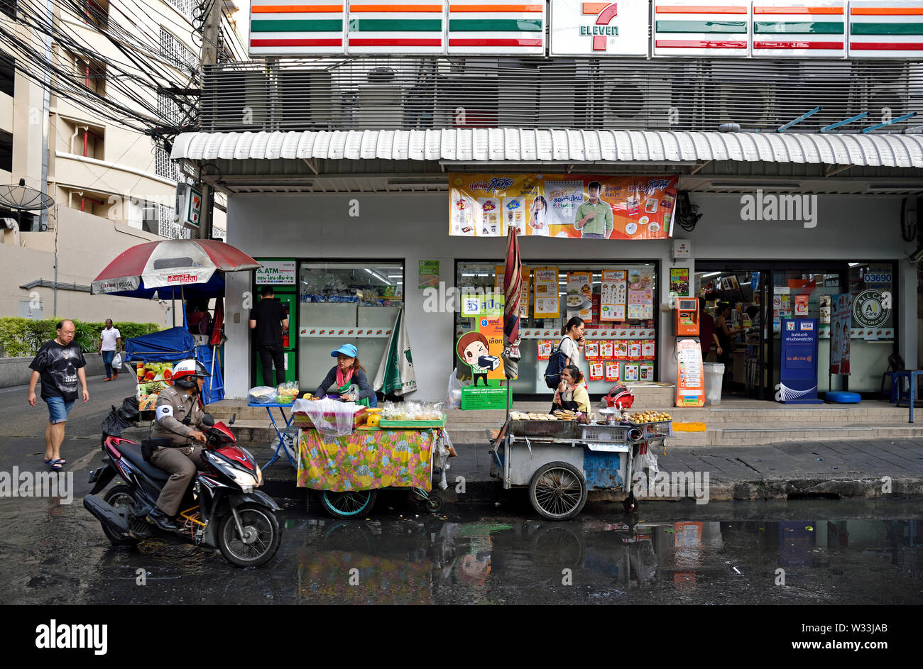 7 eleven store thailand hi-res stock photography and images - Alamy