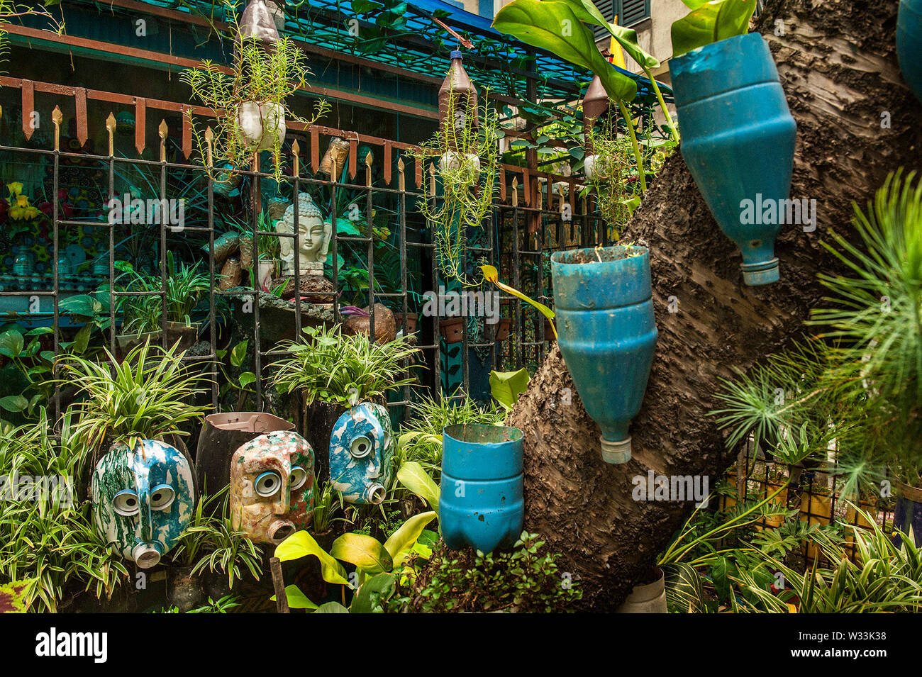 Reused garden pots hi-res stock photography and images - Alamy