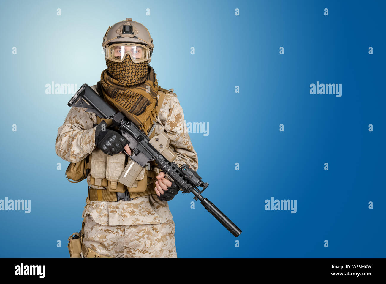 Modern soldier with rifle Stock Photo - Alamy