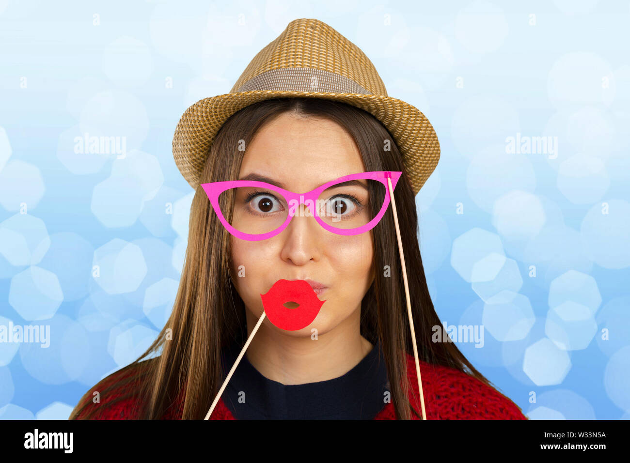 Woman hold photo booth prop Stock Photo - Alamy