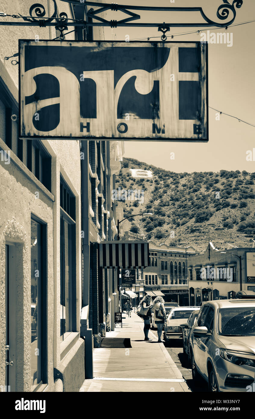 Tow of shops hi-res stock photography and images - Alamy