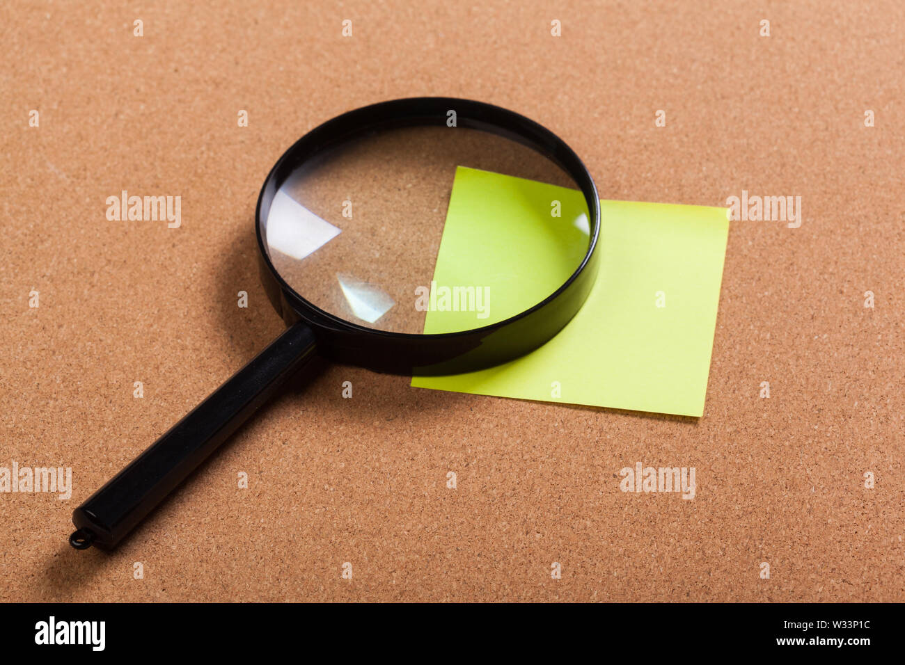 Black magnifying glass, yellow sticky blank notes Stock Photo - Alamy