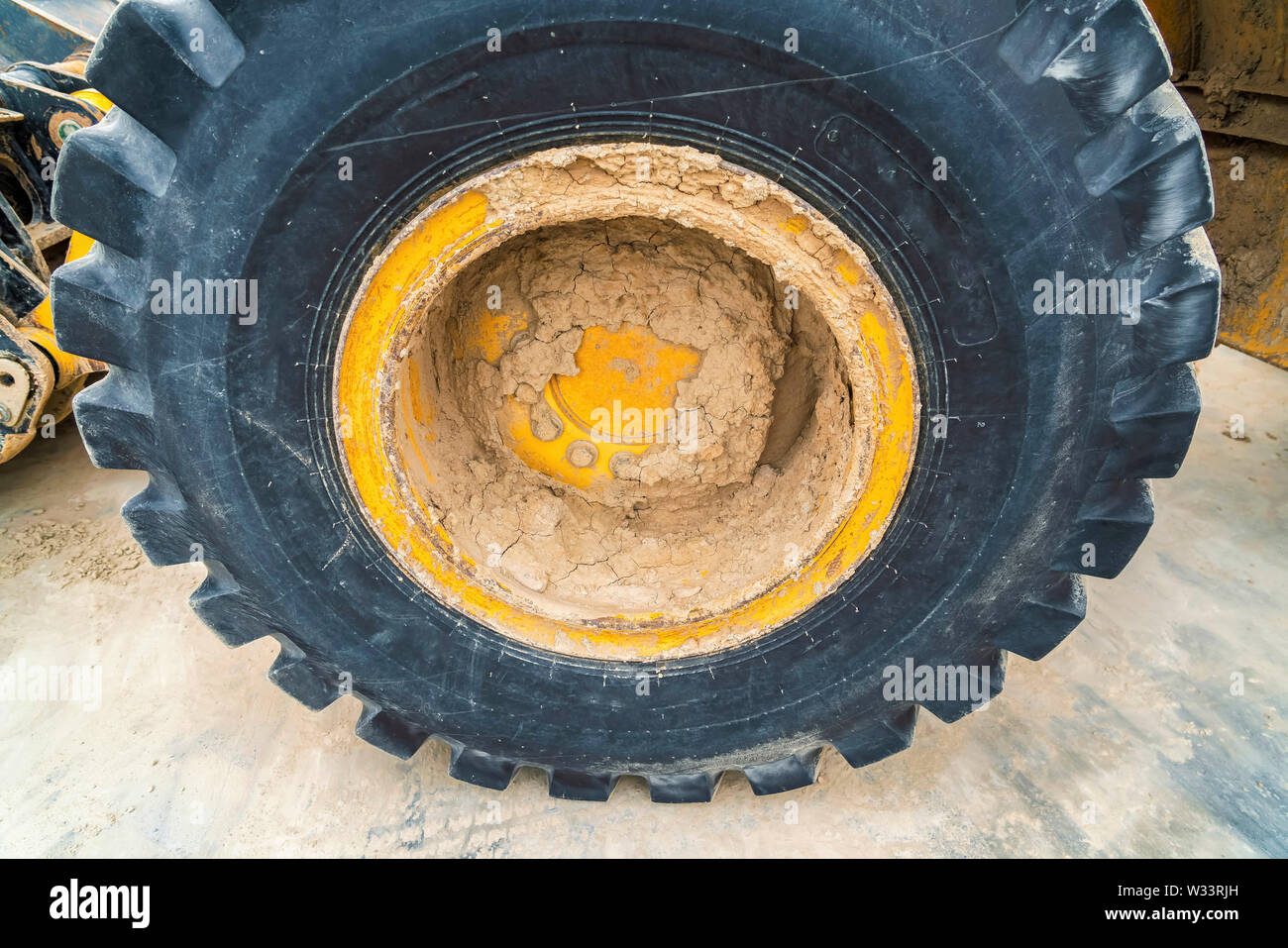 Caked mud on wheel hi-res stock photography and images - Alamy