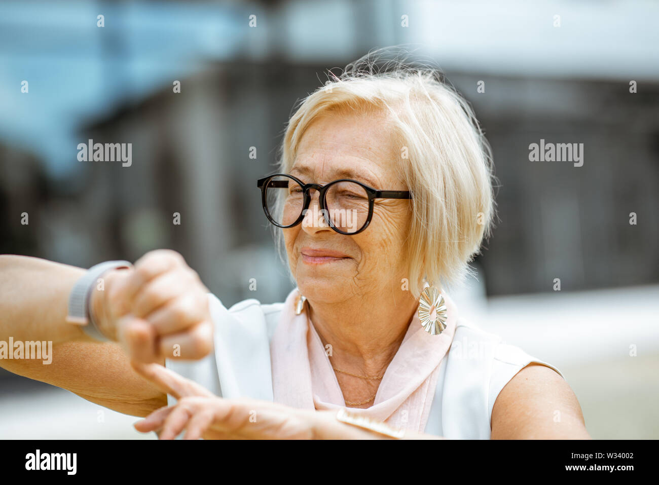Elderly old people hi-res stock photography and images - Alamy