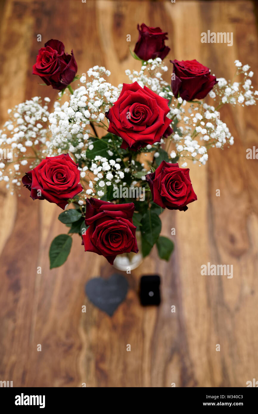 Seven red roses hi-res stock photography and images - Alamy