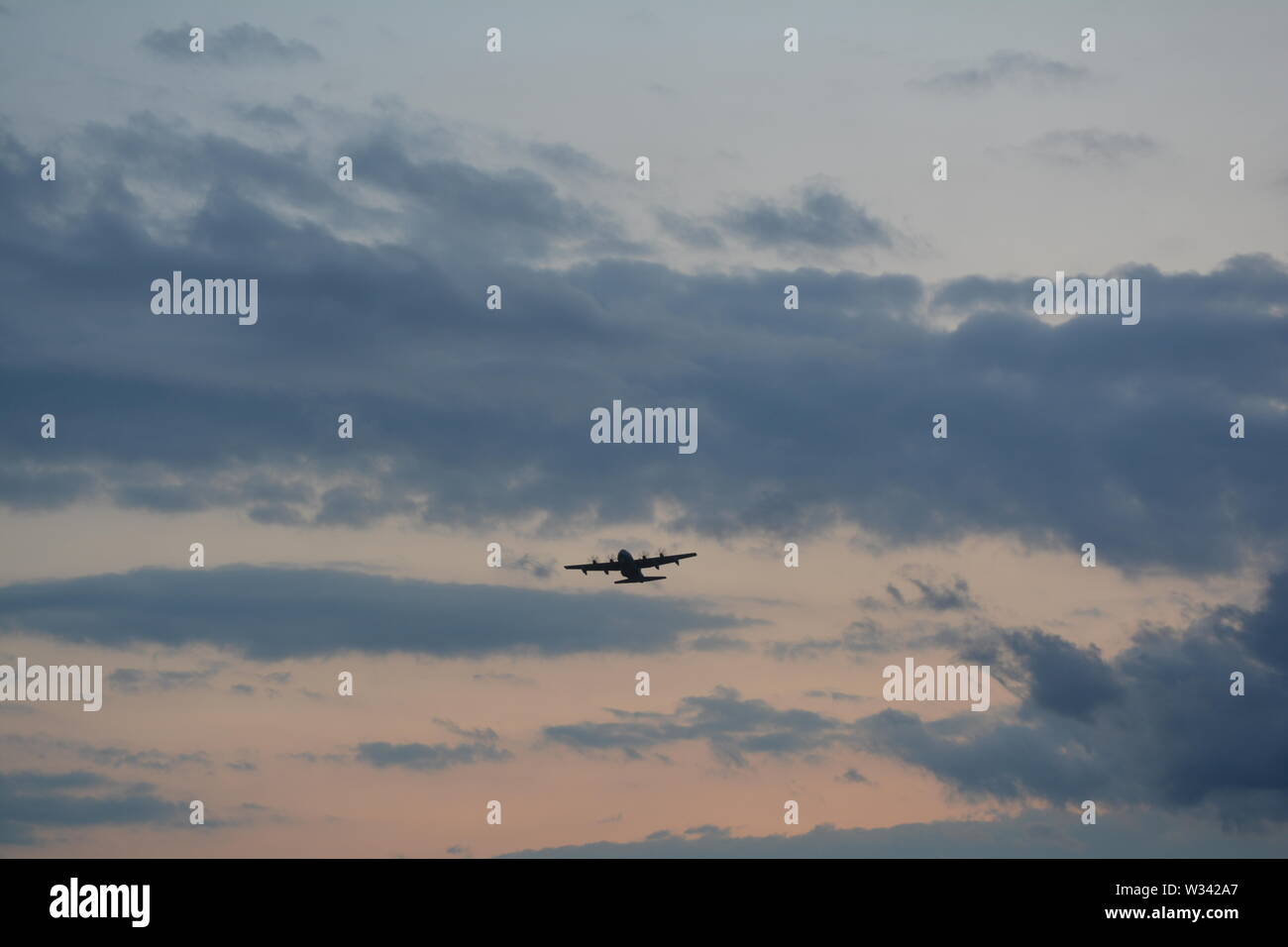 Hercules airplane flying hi-res stock photography and images - Alamy