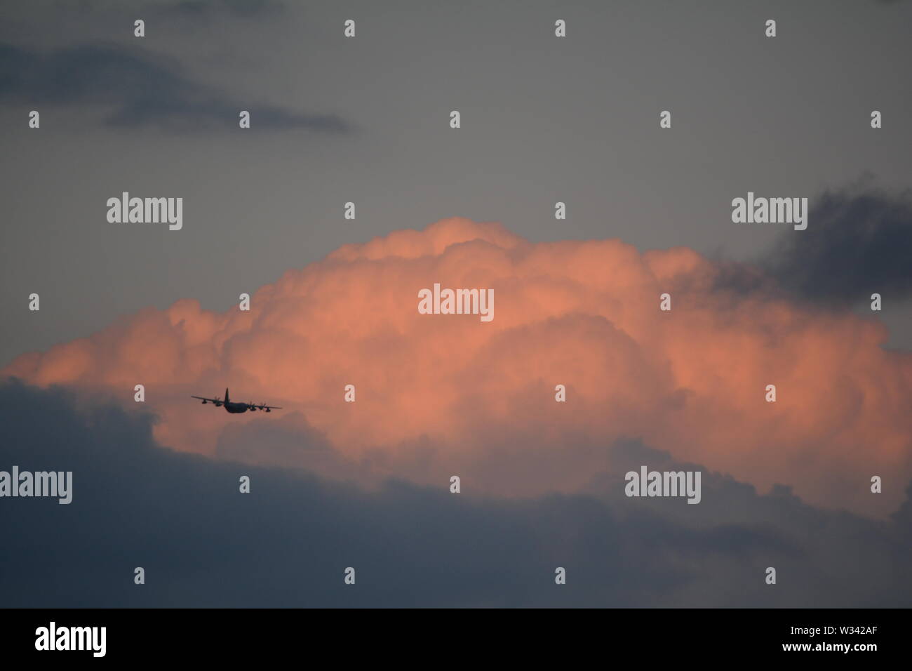 Evening clouds with awsome light and a Hercules airplane, flying Pat's ...