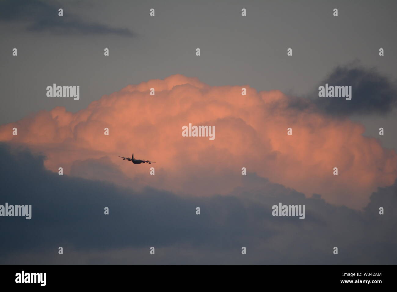 Evening clouds with awsome light and a Hercules airplane, flying Pat's ...