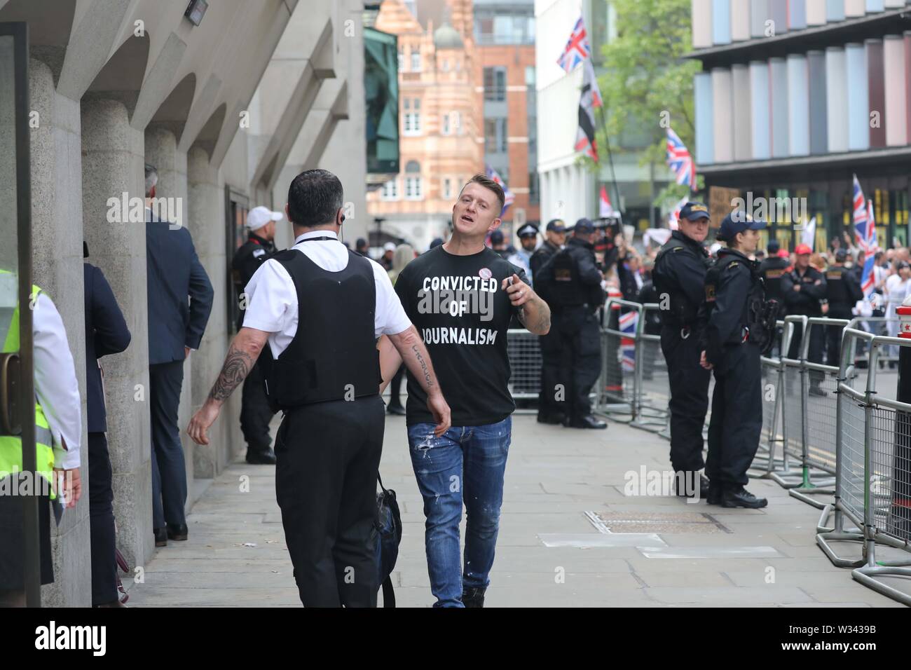 Pic shows: Tommy Robinson arrives at the Old Bailey for sentence today ...