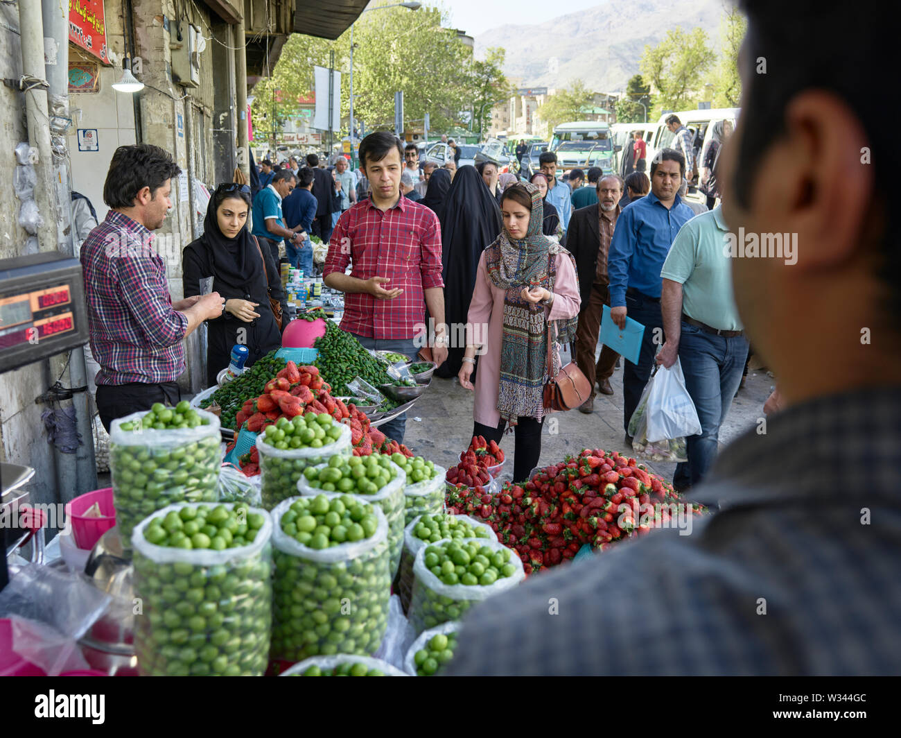 Tajrish bazaar tehran hi-res stock photography and images - Alamy