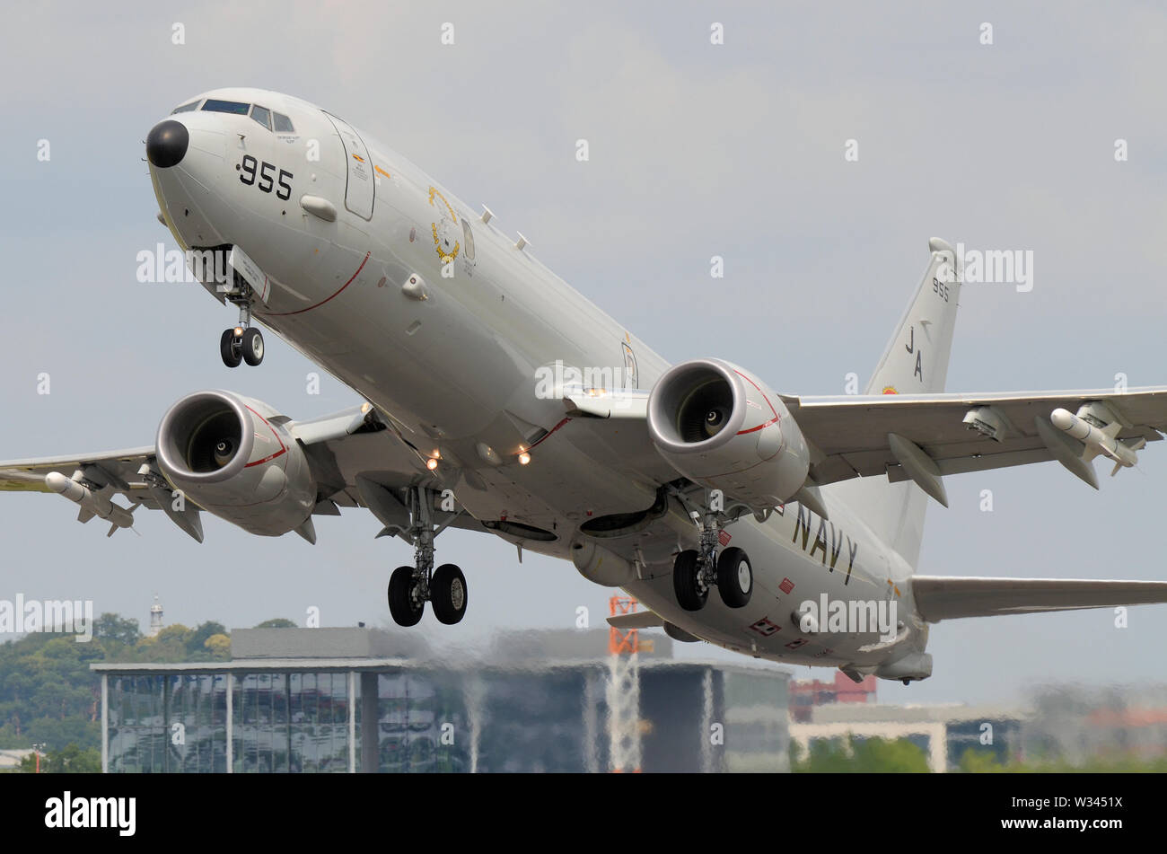 Navy p 8 poseidon anti submarine aircraft hi-res stock photography and ...