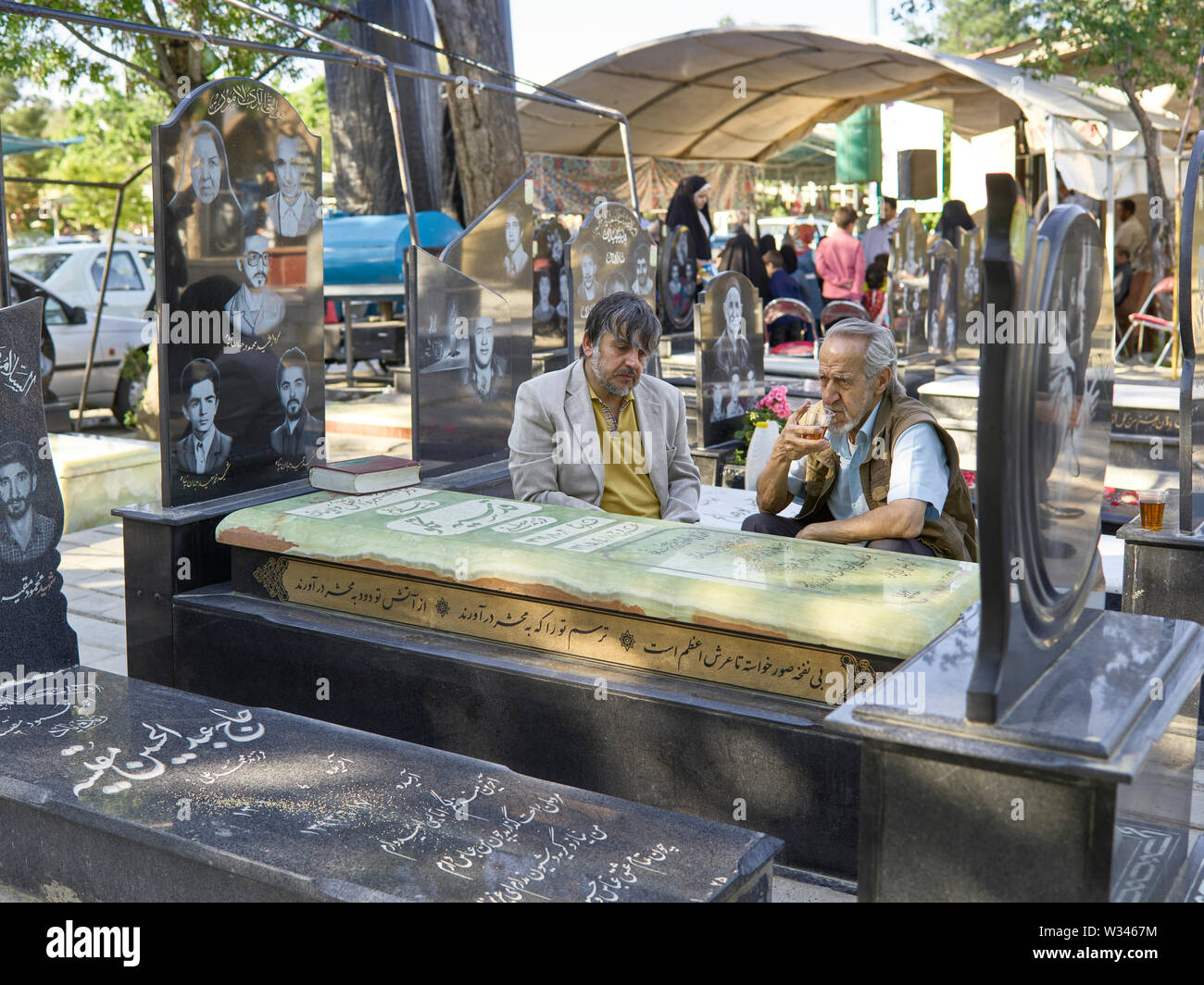 20.04.2017, Iran, Tehran: Mourners at the cemetery Behehst-e Zahra ...