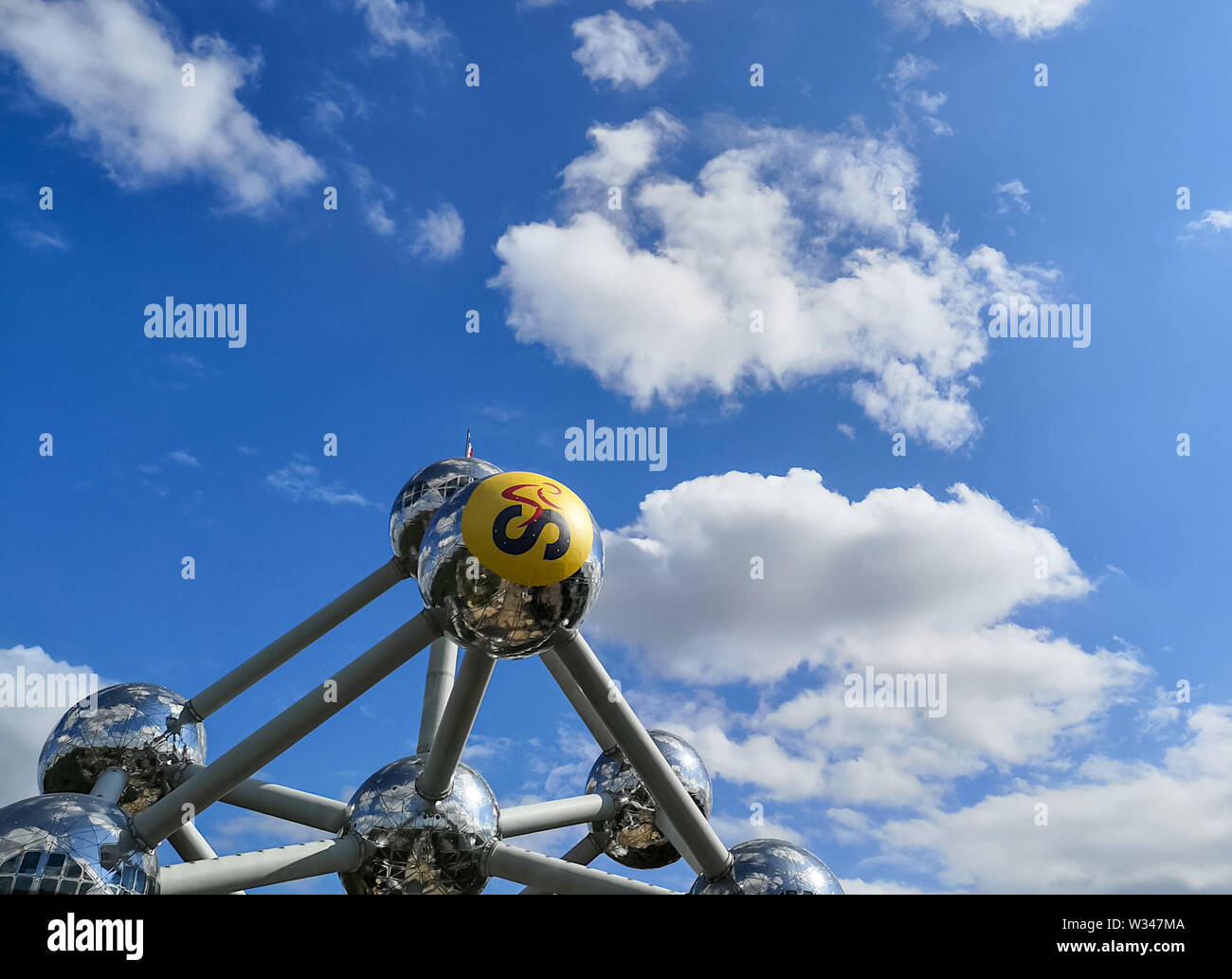 Logo de atom hi-res stock photography and images - Alamy