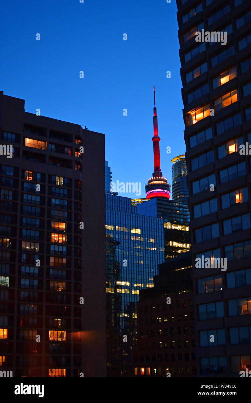 The CN Tower and Toronto skyline at twilight Stock Photo - Alamy
