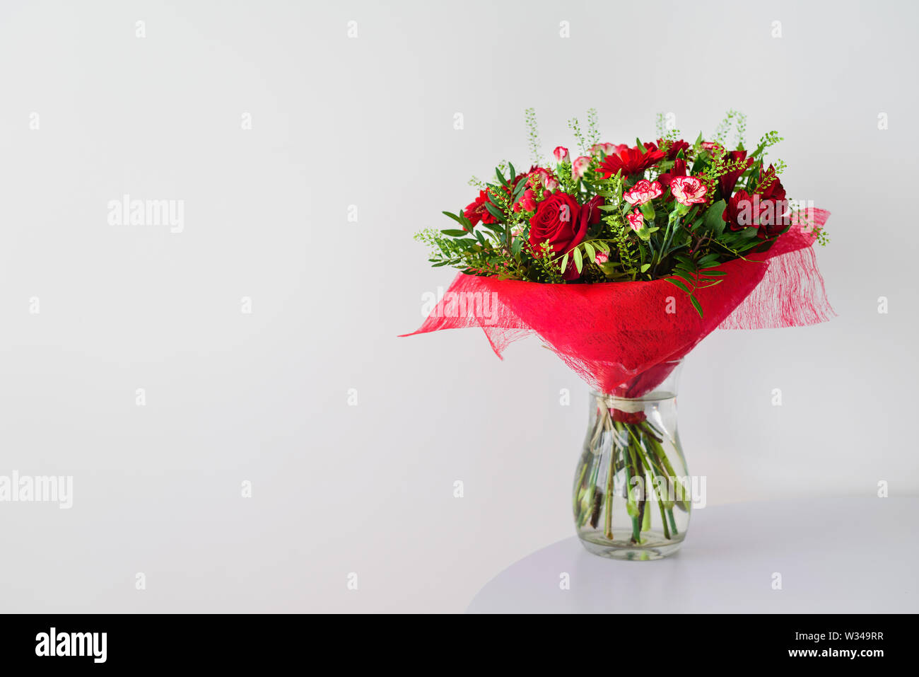 Red rose with grey color background hi-res stock photography and images ...