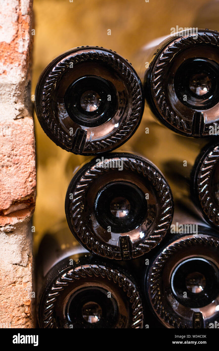 Cut bricks brick cutting hi-res stock photography and images - Alamy