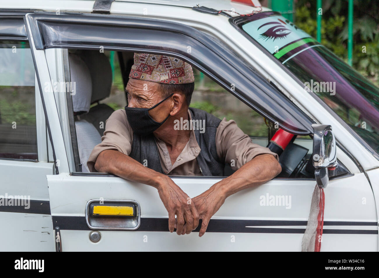 Taxi driver sitting in his cab hi-res stock photography and images - Alamy