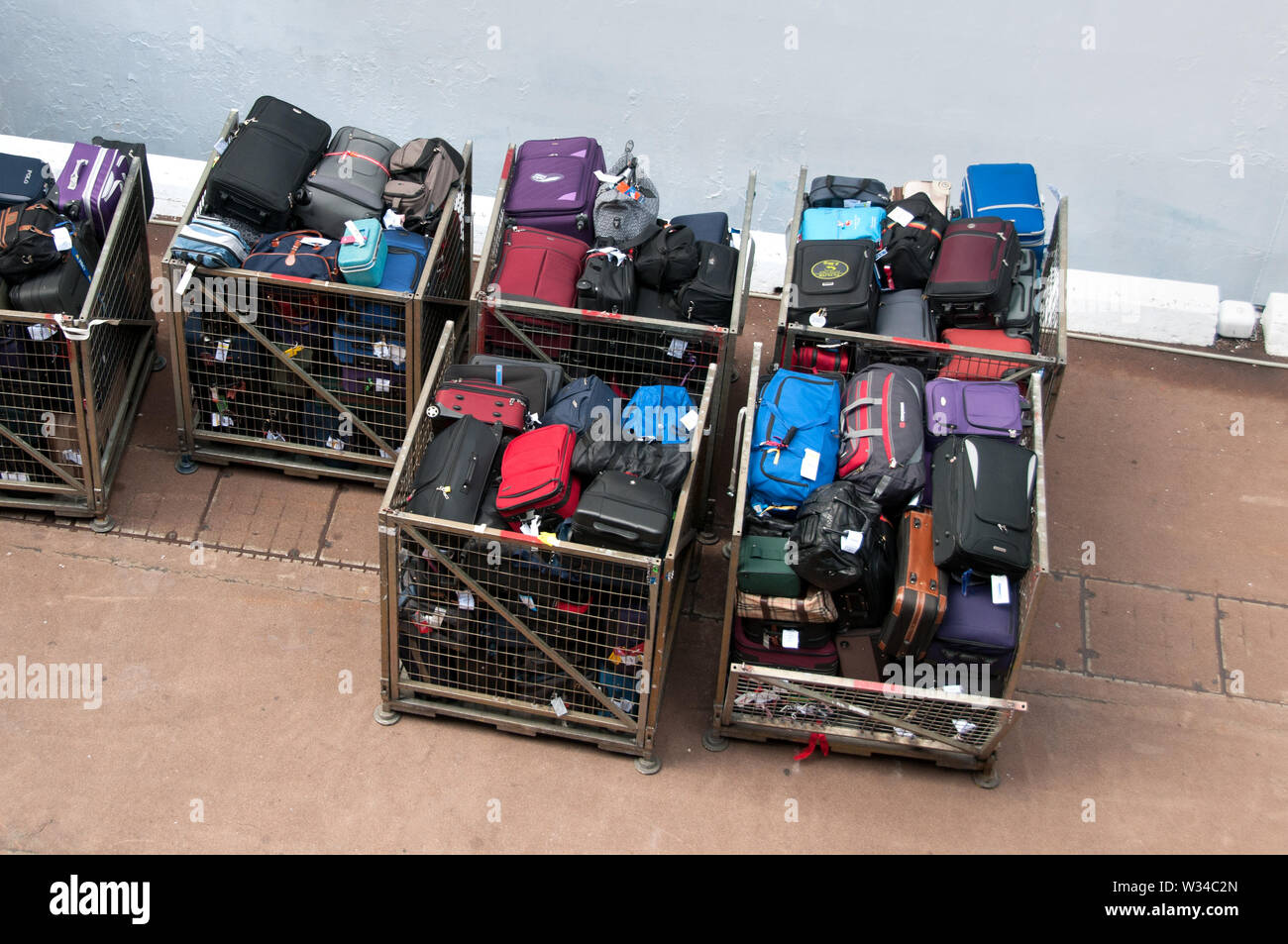 Cruise ship luggage hi-res stock photography and images - Alamy