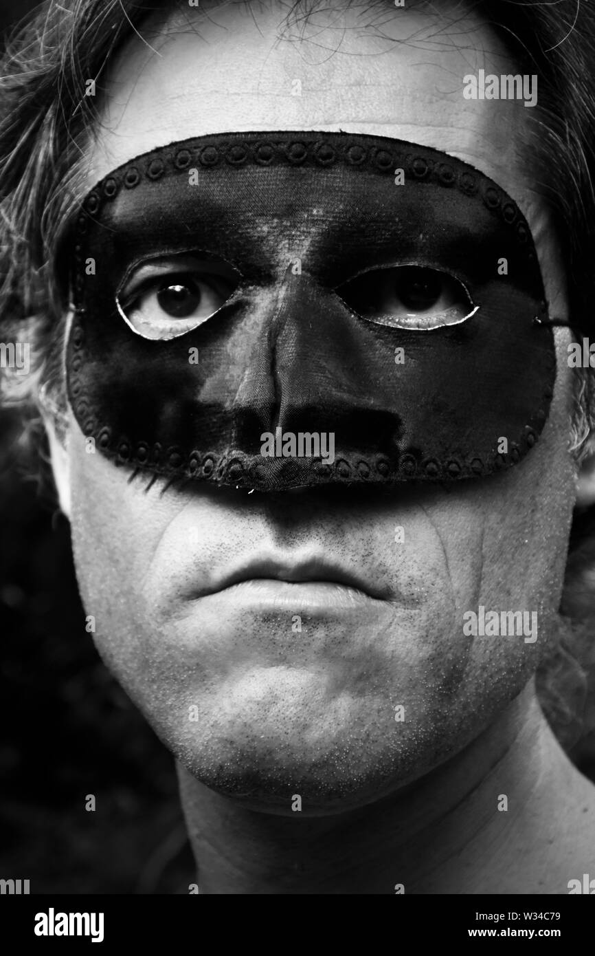 Man wearing mask hi-res stock photography and images - Alamy
